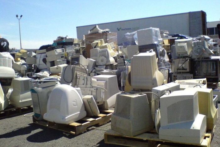 Computer cemetery (16 pics)