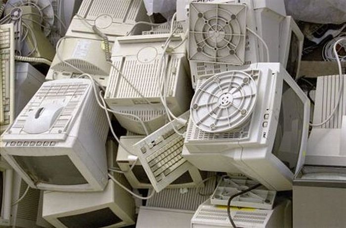 Computer cemetery (16 pics)