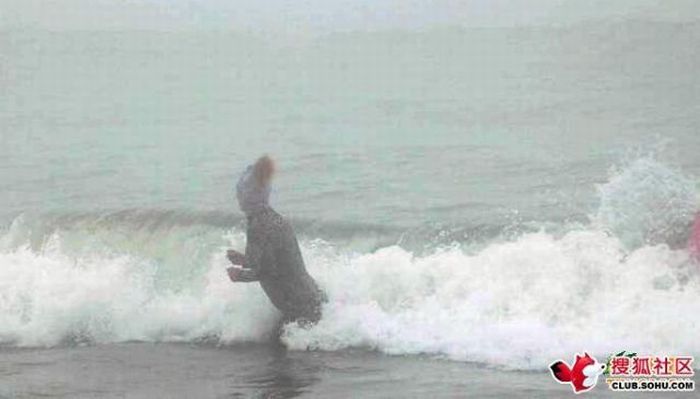 Strange bathing suit (6 pics)