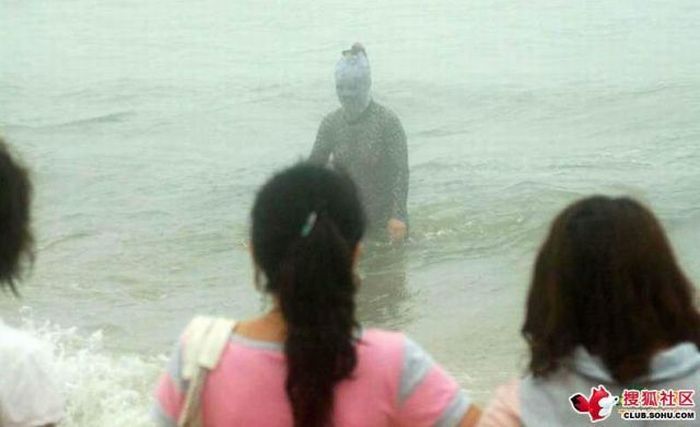 Strange bathing suit (6 pics)