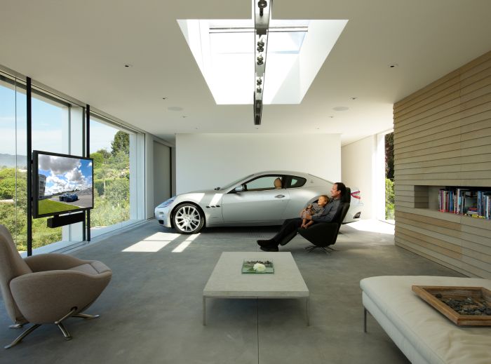 The best Maserati Garage (2 pics + video)