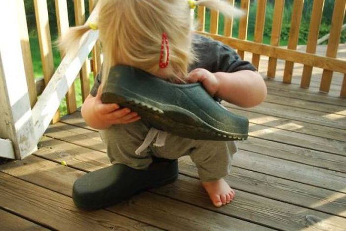 Kids That Totally Failed While Trying To Play Hide And Seek (60 pics) Kids That Totally Failed While Trying To Play Hide And Seek (60 pics)