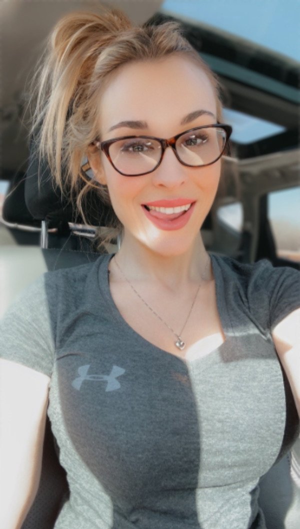 Hot Car Selfies 36 Pics
