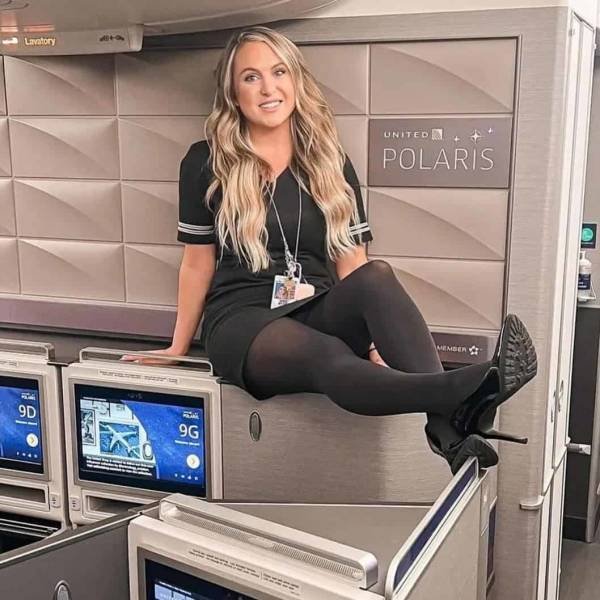 Hot Flight Attendants 25 Pics 